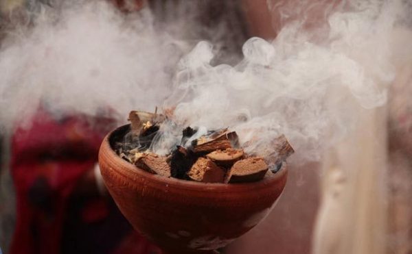 धूप बाल्नु स्वास्थ्यका लागि हानिकारक, कस्तो धूप बाल्ने त ? | Health ...